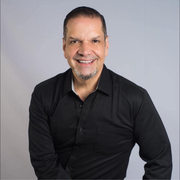 August 16: Free seaside opera concert returns, led by baritone Carlos Conde